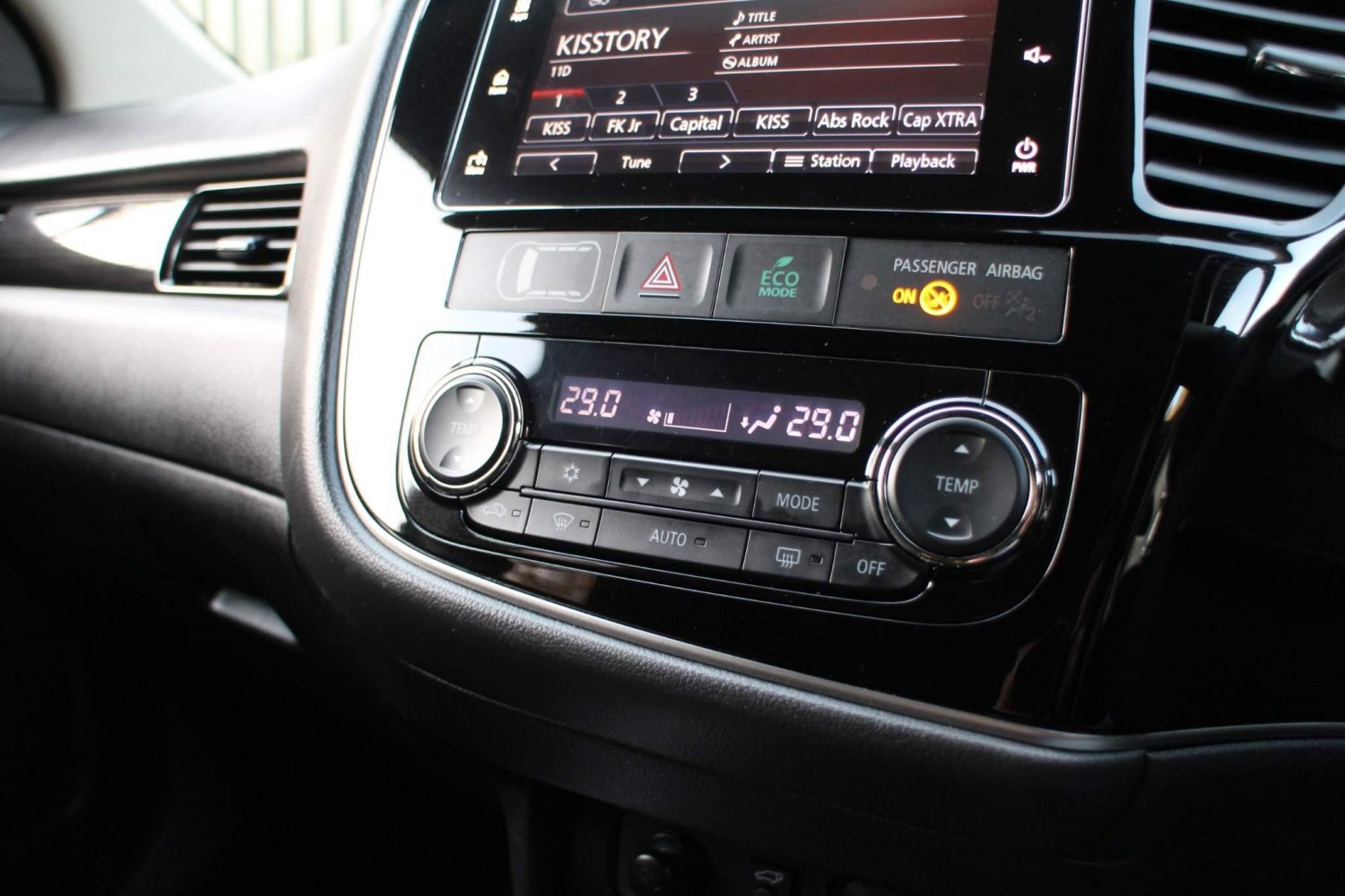 SOLD - Used MITSUBISHI OUTLANDER 2018 Brown - In Stock | LTV